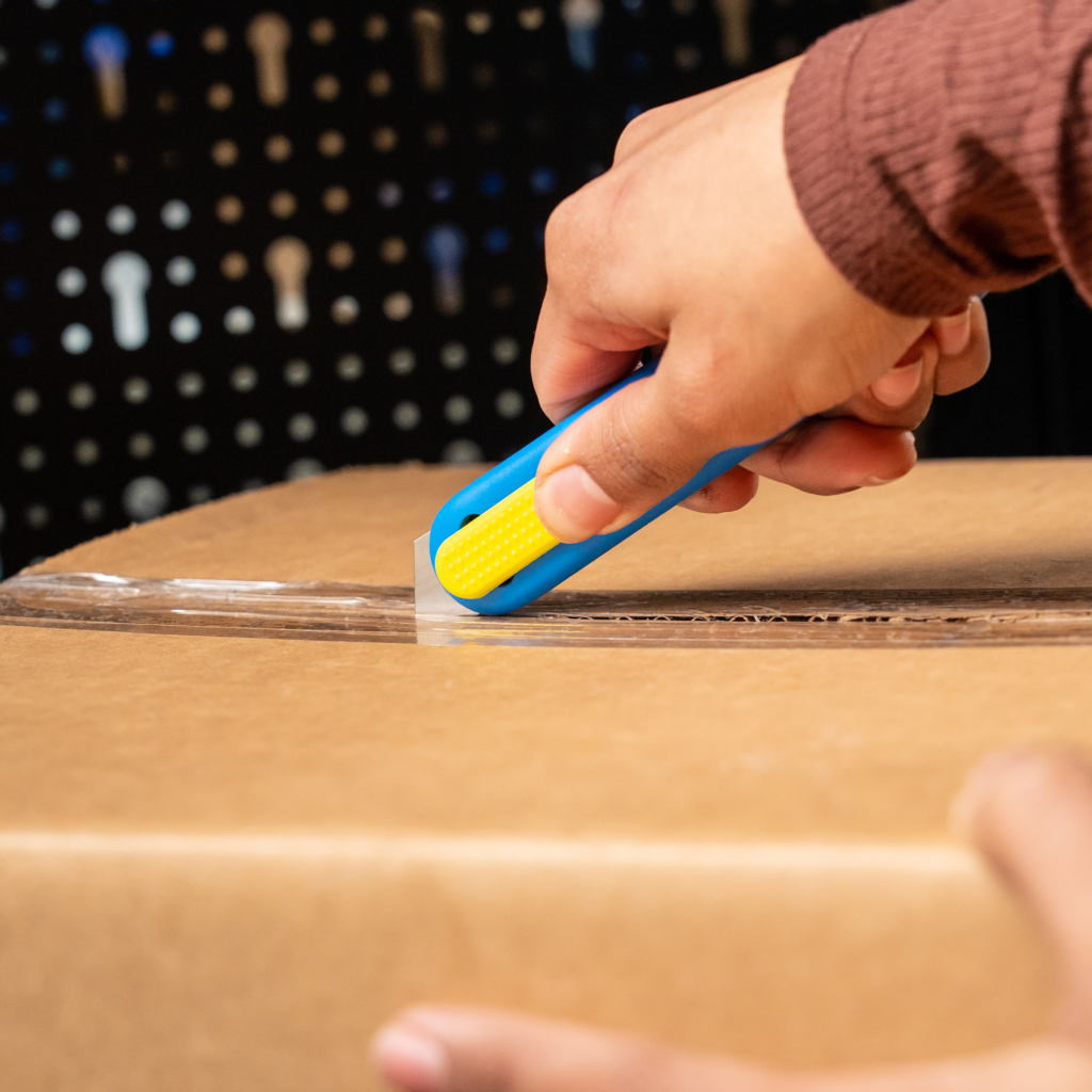 Auto-Retract Volo™ Safety Knife (Pointed Tip Blade) - Pacific Handy Cutter