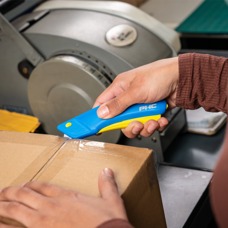 Auto-Retract Rebel™ Safety Knife - Pacific Handy Cutter