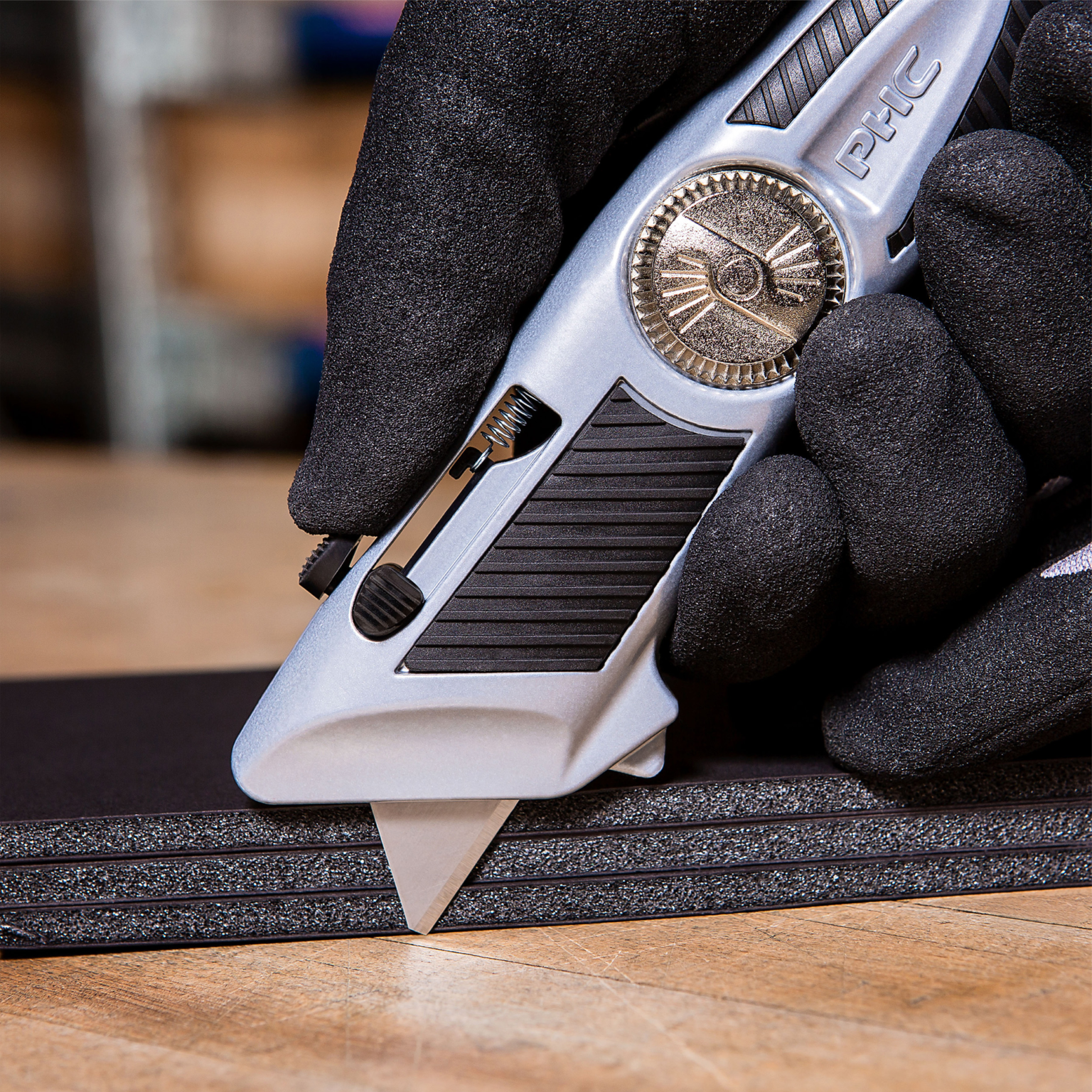 QBAR® Smart-Retract Safety Knife - Pacific Handy Cutter